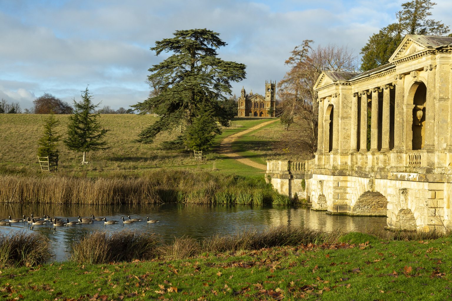 1704494 Stowe Gardens ©National Trust Images Richard Martin Scott