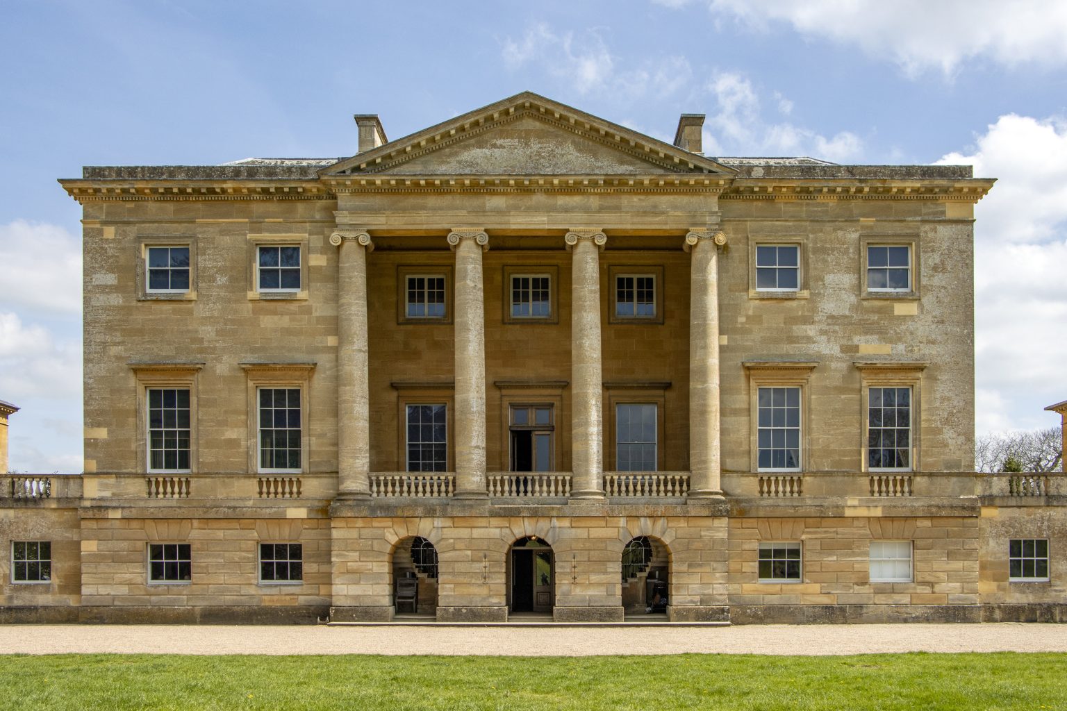 1762541 Basildon Park ©National Trust Images Hugh Mothersole